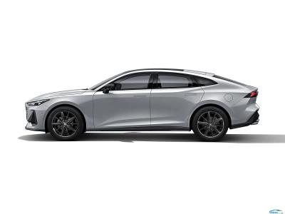 中国 左方向チェンガン UNI-V 2024 1.5T ガソリンセダン 燃料駆動車両 販売のため