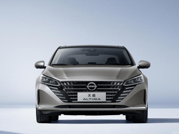 Quality Multi-link Rear Suspension Equipped Dongfeng Nissan Teana Sedan Gasoline for sale