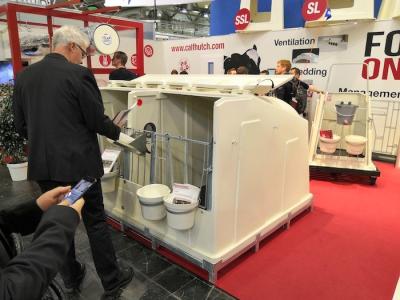 中国 家畜の牛小屋のために作る注文のHdpeの回転鋳造物型 販売のため