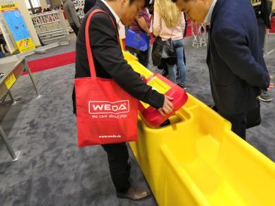 Cina Le materie prime del modanatura rotazionale dell'HDPE modellano nel lavandino dell'alimentazione in vendita