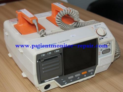Riparazione del defibrillatore di NIHON KOHDEN Cardiolife TEC-7511C