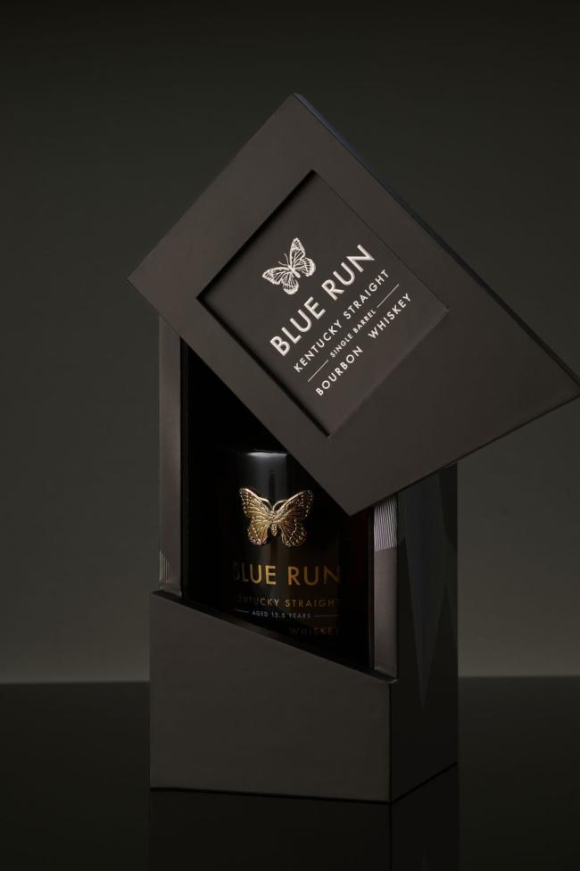 BLUE RUN BLACK premium wine packaging