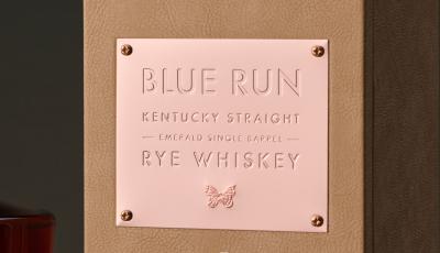 Κίνα Δερμάτινη επιφάνεια συσκευασία κρασιού κουτί 360 μοίρες περιστροφή ουίσκι ξύλινο κουτί καρδιάς με παράθυρο προς πώληση