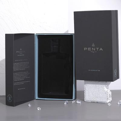 China Caja de embalaje de vino negro mate Soft Touch, tapa de concha rígida de papel personalizada con hombro en venta