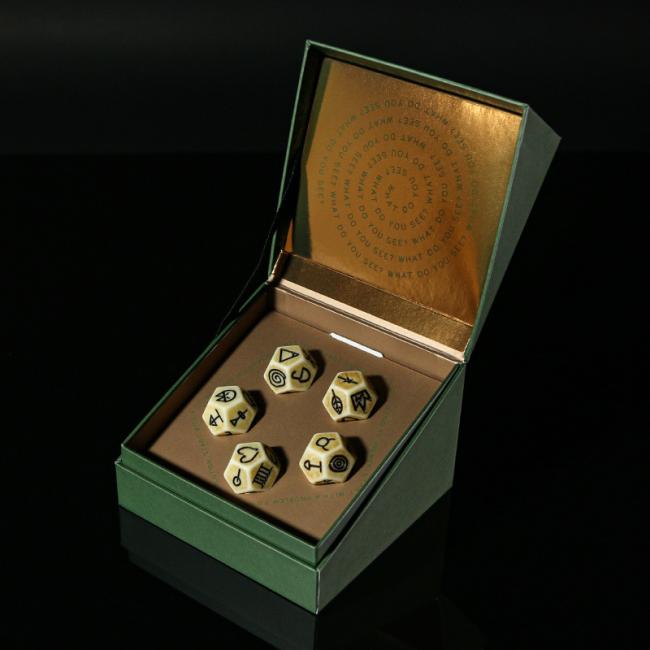 Detailed view of rigid cardboard clamshell box
