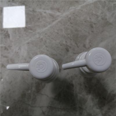 Cina C'è ne colorano uso della pompa dell'erogatore del prodotto disinfettante di dosaggio 4cc di 33mm il multi in vendita