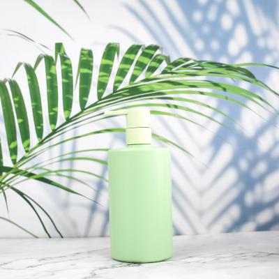 Cina bottiglie di plastica vuote cosmetiche della bottiglia per il latte del corpo del lavaggio della mano della bottiglia dell'HDPE 500ml per sciampo ed il balsamo in vendita