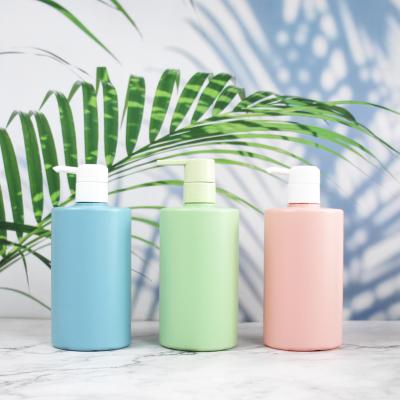Cina bottiglie di plastica vuote cosmetiche della bottiglia per il latte del corpo del lavaggio della mano della bottiglia dell'HDPE 500ml per sciampo ed il balsamo in vendita