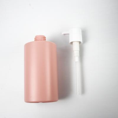 Cina bottiglie di plastica vuote cosmetiche della bottiglia per il latte del corpo del lavaggio della mano della bottiglia dell'HDPE 500ml per sciampo ed il balsamo in vendita