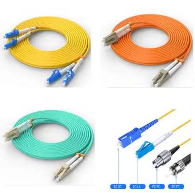 Cina SC LC FC ST UPC APC Single Mode Fiber Jumper 1 Core 2 Core Indoor Outdoor FTTH Drop Cable in vendita