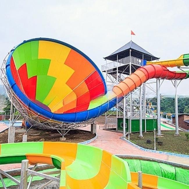 Colorful Aqua Amusement Park Equipment Fiberglass Big Trumpet Water Slide