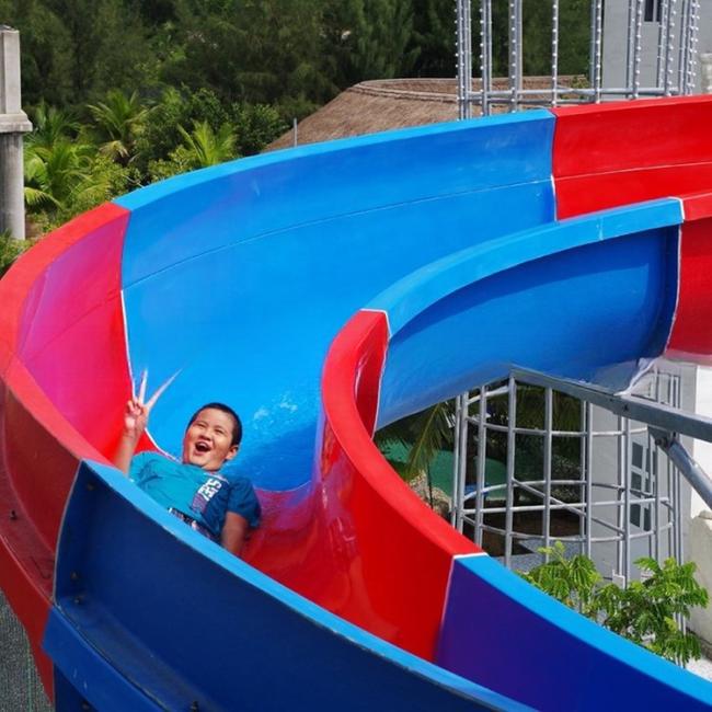 Water Park Screaming Fiberglass Screw Water Slide Equipment