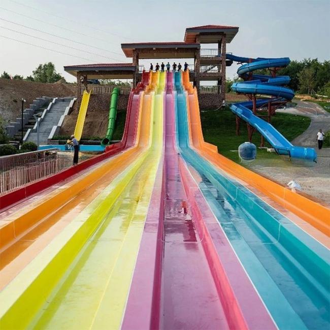 Multiple lane water slide design