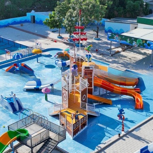 Family Water Park Playground with Fiberglass Slide for Fun