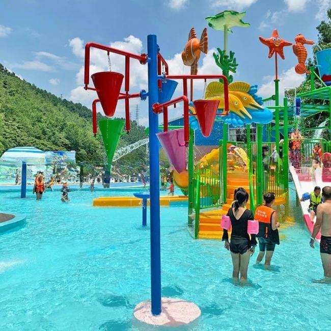 Interesting Water Park Playground with Small Water Games