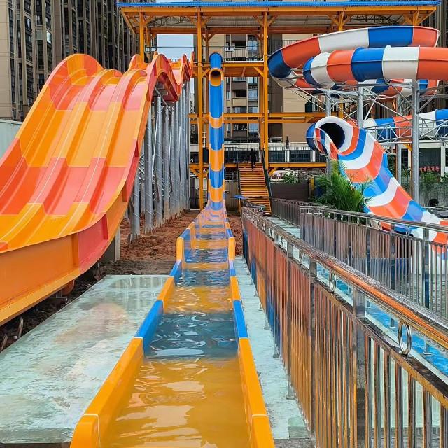 Extreme Speed Slide Fiber Glass Water Park Ride in action