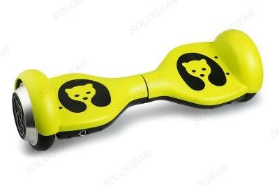 中国 多彩な小型 2 つは自己のバランスをとるスクーターの子供のスマートな電気彷徨い板を動かします 販売のため