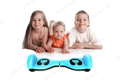 中国 クリスマスのギフトの電気スクーター 4.5inch の子供 2 の車輪の自己のバランスをとるスクーターの彷徨い板 販売のため