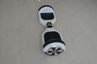 中国 ブラシレス モーター 2 車輪の自己のバランスをとるスクーターのバランス Hoverboard スポーツまたはレクリエーションのための 6.5 インチの Ieal ギフトか用具 販売のため