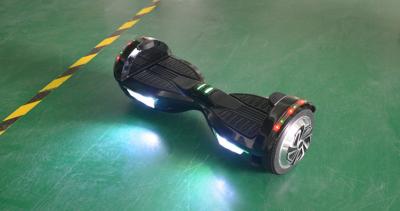 Cina Esclusivo stia sul veicolo elettrico d'equilibratura dei motorini degli adulti del motore 2 di auto elettrico della ruota in vendita