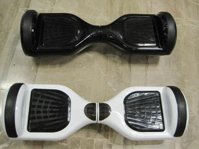 中国 最もよいギフト 350W モーター 2 車輪の自己のバランスをとるスクーター屋内および屋外スポーツまたは短距離交通機関のための 6.5 インチ 販売のため