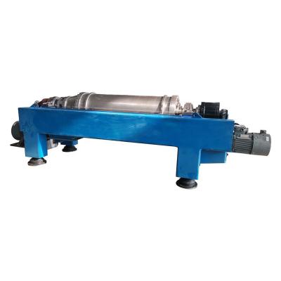 China Stainless Steel 304 Decanter Centrifuge Machine with 4000 RPM for Automatic Continuous Operation in Oil Refinery for sale