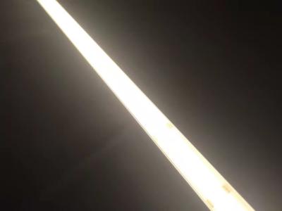 Cina la metropolitana della lampada della toppa 24V ha condotto l'alluminio dell'ufficio del centro commerciale della luce della cinghia ha condotto la luce di striscia all'aperto dell'interno in vendita