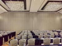 China MDF Soundproofing Movable Folding Partition 68mm 89mm 105mm for Office Hotel for sale