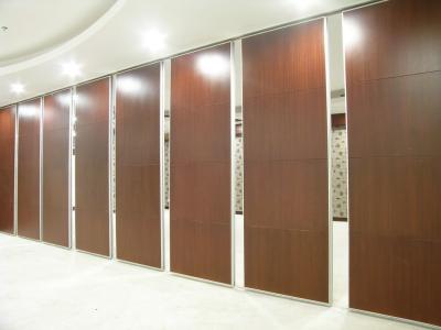 China Verplaatsbare kamerverdeler Bewerkbare muur met stof MDF harde dekking Voor vergaderruimte Te koop