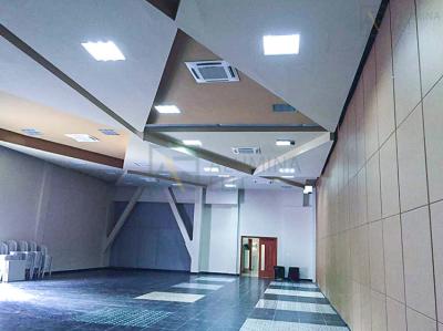 中国 6061-T6アルミニウム合金フレームと亜鉛メッキ角パイプキールを備えた、カスタマイズ可能な可動間仕切り壁 販売のため