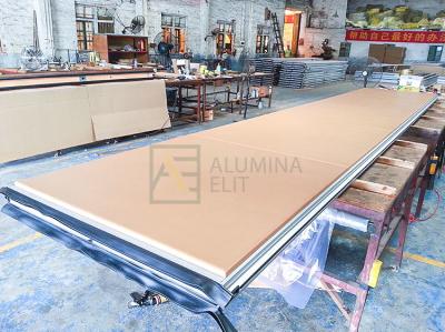 中国 6061-T6アルミニウム合金フレームと亜鉛メッキ角パイプキールを備えた、カスタマイズ可能な可動間仕切り壁 販売のため