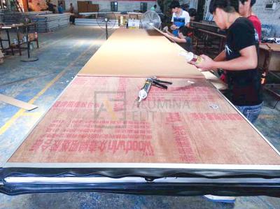 中国 6061-T6アルミニウム合金フレームと亜鉛メッキ角パイプキールを備えた、カスタマイズ可能な可動間仕切り壁 販売のため