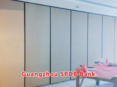 Κίνα Τράπεζα SPD του Guangzhou. Ένα κινητό διαχωριστικό τοίχος με πάχος 105cm και βαθμολογία STC 42-56dB για αίθουσες τραπέζιτος με MDF. προς πώληση