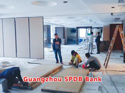 Κίνα Τράπεζα SPD του Guangzhou. Ένα κινητό διαχωριστικό τοίχος με πάχος 105cm και βαθμολογία STC 42-56dB για αίθουσες τραπέζιτος με MDF. προς πώληση