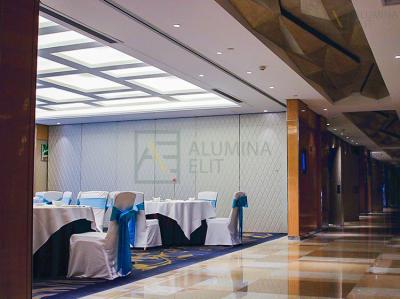 China Schuifbare scheidingswand met STC-classificatie 42-56dB geluidsisolatie en 6061-T6 profiel Q235 stalen frame Te koop