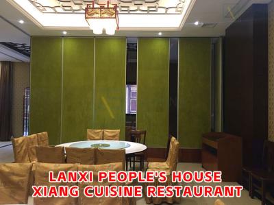 China Aluminum Alloy Frame Operable Partition Wall System with Stc Rating 42-56dB and Fabric Surface Finishing for sale