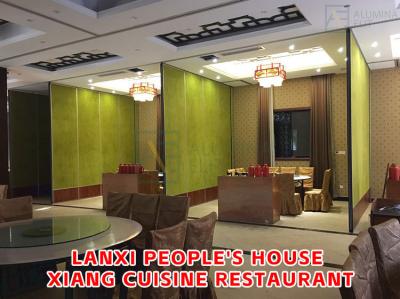 China Aluminum Alloy Frame Operable Partition Wall System with Stc Rating 42-56dB and Fabric Surface Finishing for sale