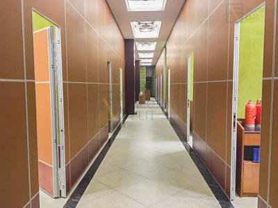 China Bewegliche Trennwand mit bis zu 18 m Höhe, 6061-T6 Profil und Q235 Stahlrahmen für Bankettsäle zu verkaufen