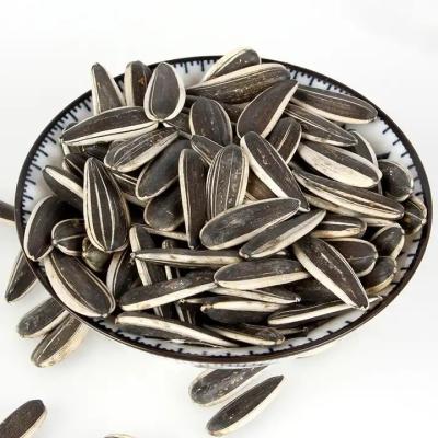 Cina Semi di girasole crudi Pp Sacchetto tessuto Semi in sacchetto essiccato Imballaggio Fiore di girasole Colore naturale 361 Nero 200-270 Materie prime di alto grado in vendita