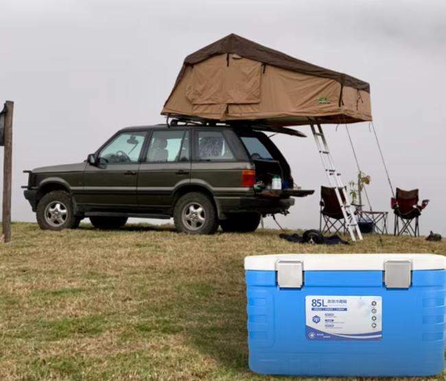 Phefon insulated ice cooler box with contents