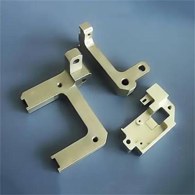 Cina Lavorazione CNC per metallo su misura con finitura superficiale levigata e processo di lavorazione CNC in vendita