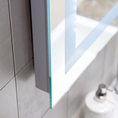 Cina Specchio da bagno a LED montato a parete con funzione di attenuazione delle luci Specchio d'argento lucido in vendita