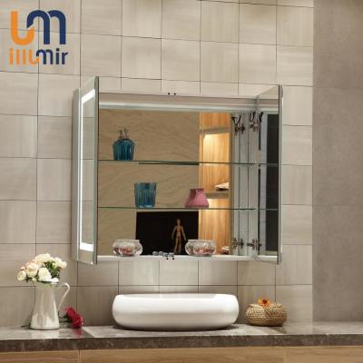 Cina Armadio specchio bagno intelligente montato a parete stile moderno Illuminazione regolabile in vendita
