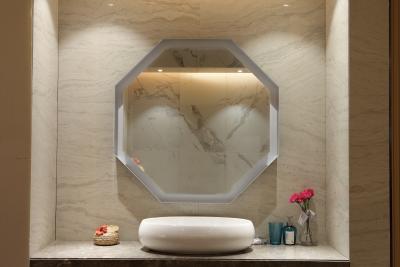 Cina Maquillaggio retroilluminato Parete dell'hotel illuminato Dimensioni personalizzate Specchio da bagno a LED con luce in vendita