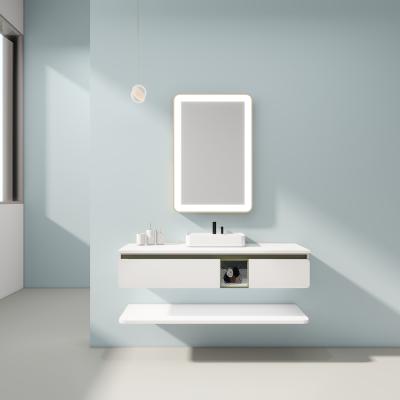 China Lâmpada de espelho de banheiro LED em estrutura de metal com sensor de toque inteligente Modos de cor ajustáveis Tamanho personalizado e painel anti nevoeiro Perfeito para banheiros de hóspedes de hotel à venda