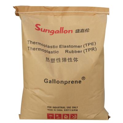 Cina 70A~95A TPR Materiale plastico per giocattoli per animali da compagnia Buone proprietà fisiche in vendita