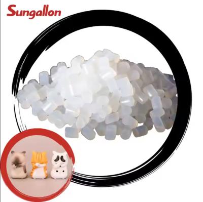 China Granulos de caucho termoplástico TPE TPR Materia prima Serie Sungallon GP410 para figuras de juguete en venta