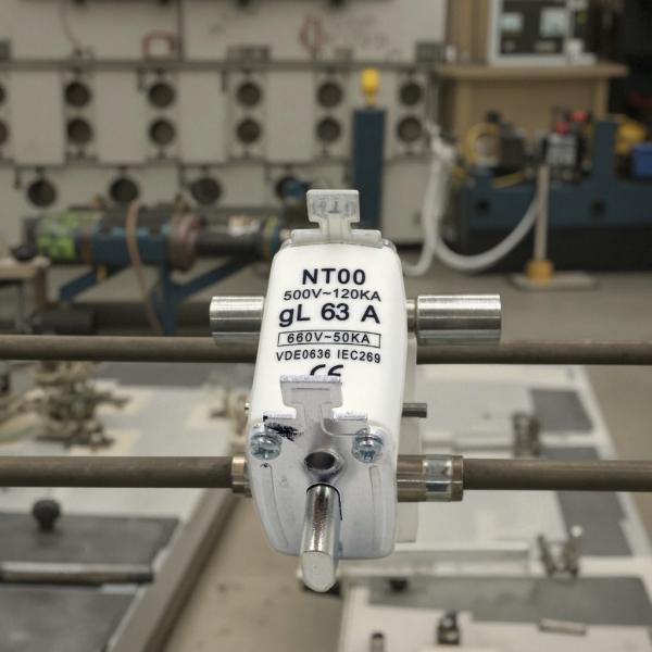 Quality High Breaking Capacity 500V 120KA gG 63A HRC Ceramic NH or NT Type Blade Fuse Block Thermal Usage with NT00 NH00 Hrc Fuse Link for sale