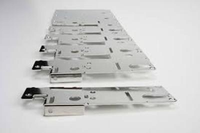 China Het Aluminium van het bladmetaal het Roestvrije het Stempelen Toestel van het Delenhuis Te koop