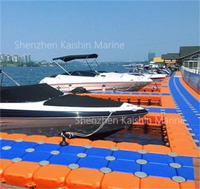 China Muelle flotante modular con capacidad de carga de 350 kg/m2 Muelle de esquí a reacción de HDPE para embarcaciones de marina en venta